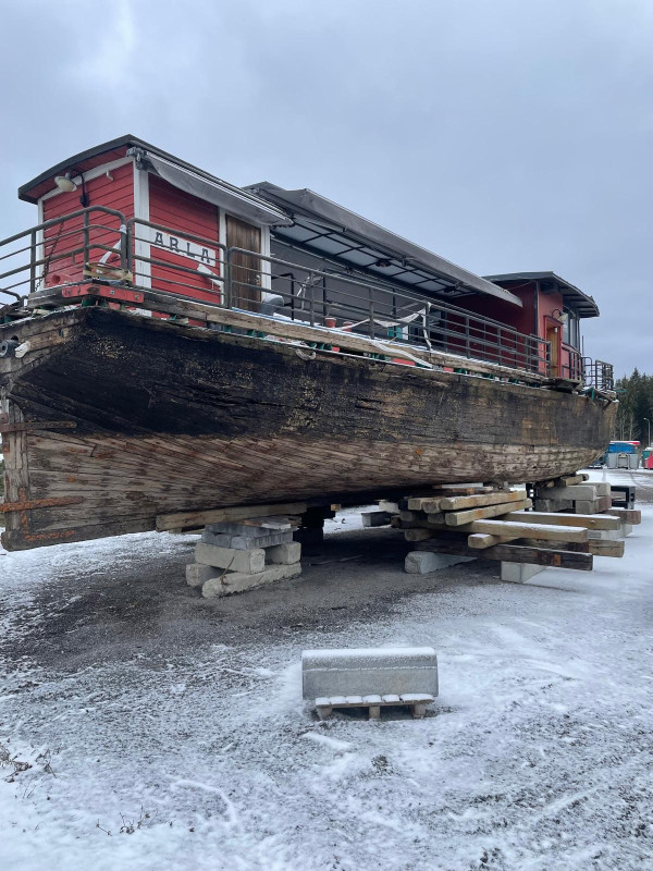 Ravintolakäyttöön muutettu proomu vuodelta 1927 | Konkurssihuutokauppa