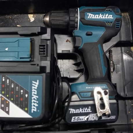 TOIMIVA MAKITA DDF485 + AKKU + LATURI myydään ei hylätä (p ...