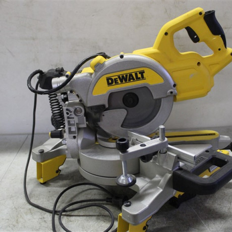 TOIMIVA SIISTI DEWALT DWS777-QS myydään ei hylätä (p2 ...